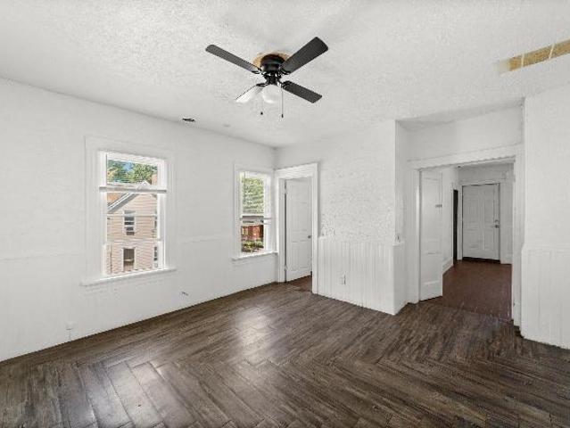 4 Br, 1 bath, Condo 8302 Sowinski Ave