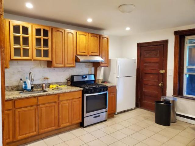 4 Br, 1 bath, Condo 94 Calumet St