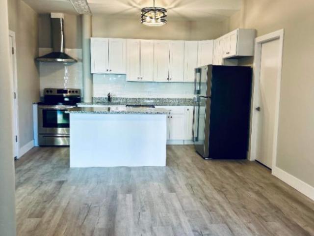 4 Br, 1 bath, Condo 114 Merrimack St