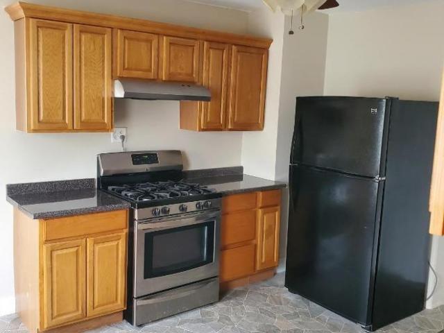 4 Br, 1 bath, Condo 12R Prospect St
