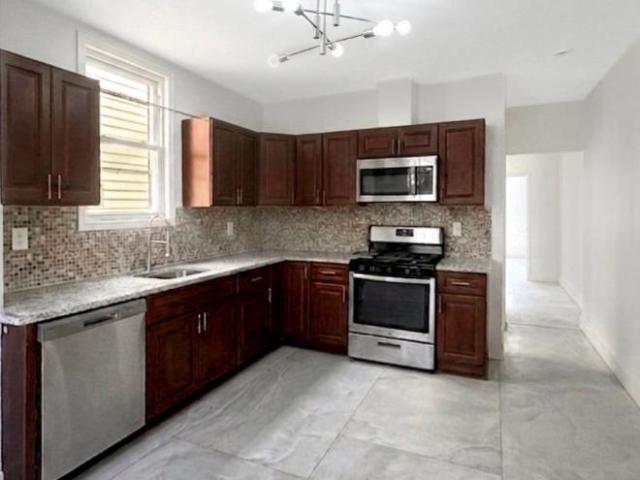 4 Br, 1 bath, Condo 132 Bayview Ave