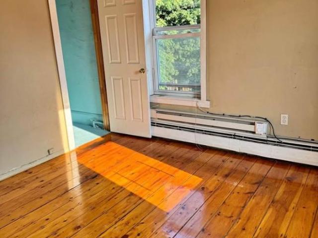 4 Br, 1 bath, Condo 150 Chandler St