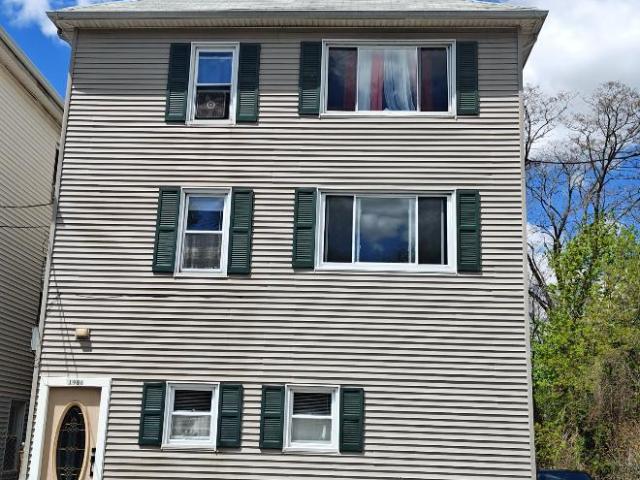 4 Br, 1 bath, Condo 1986 N Main St