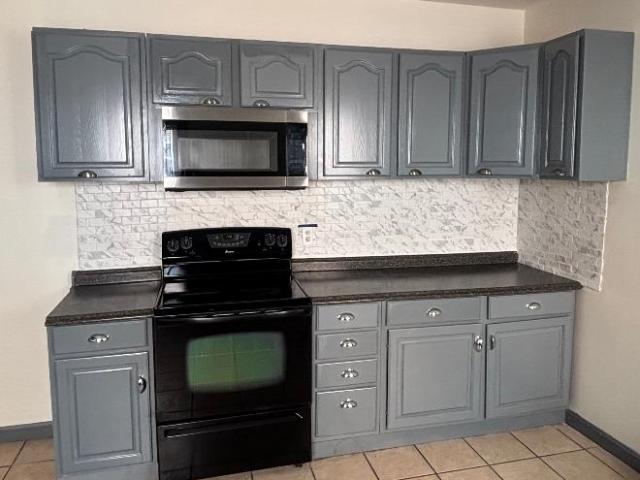 4 Br, 1 bath, Condo 19 Topliff St