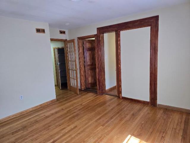 4 Br, 1 bath, Condo 27 Shelby St