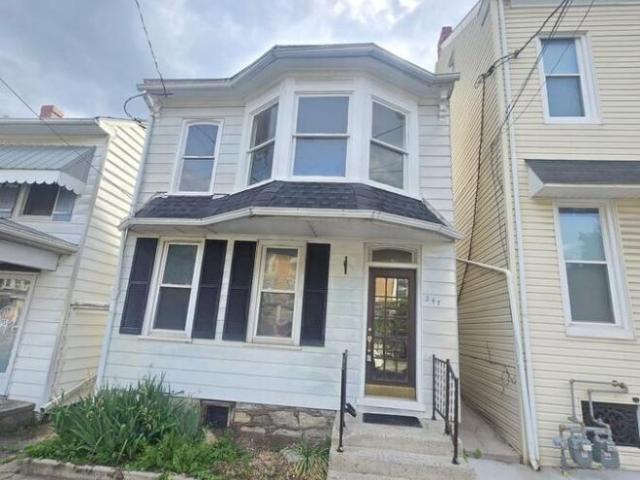 4 Br, 1 bath, Condo 247 S 8th St