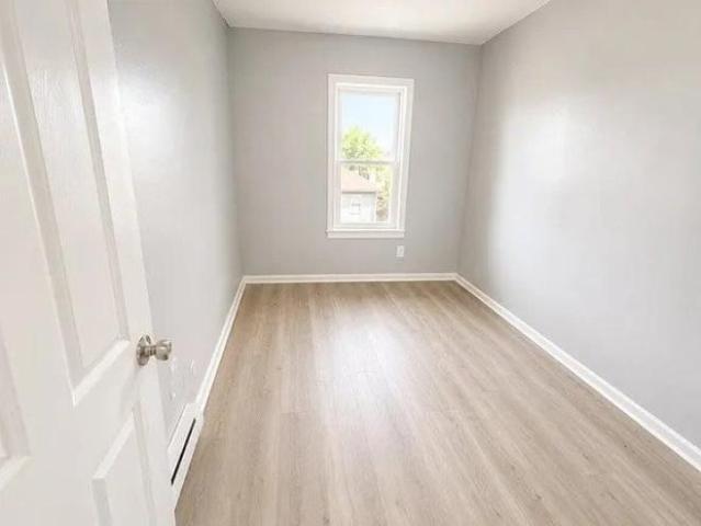 4 Br, 1 bath, Condo 354 11th Ave