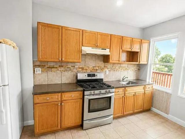 4 Br, 1 bath, Condo 354 11th Ave