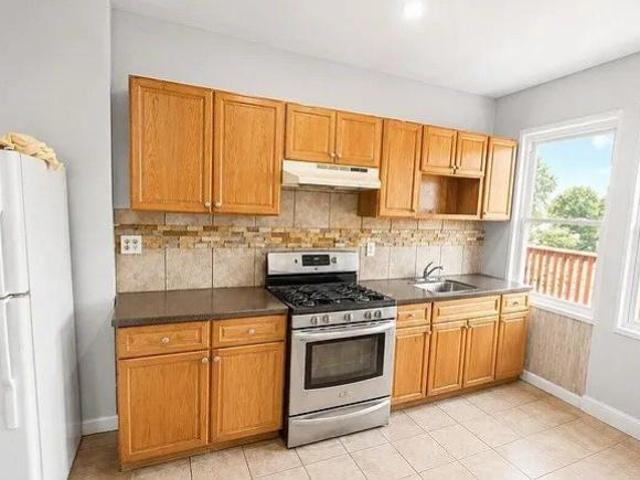 4 Br, 1 bath, Condo 364 11th Ave