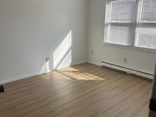 4 Br, 1 bath, Other 1600 Hopson Rd
