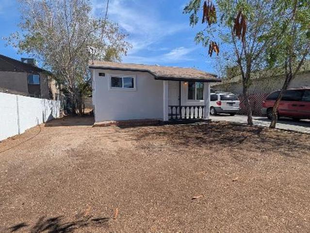4 Br, 1 bath, Single Family 1406 W Vogel Ave