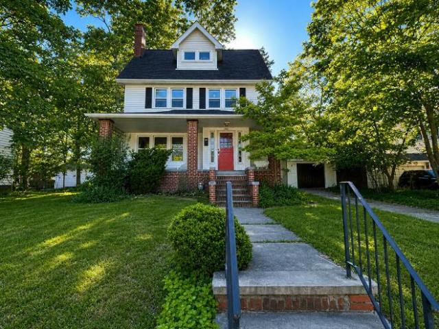 4 Br, 1 bath, Single Family 1462 Parkhill Rd