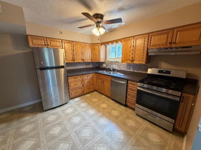 4 Br, 1 bath, Single Family 1637 Hanover St