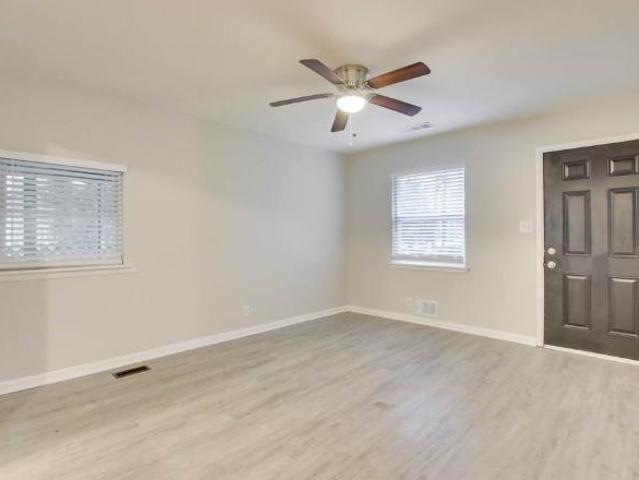 4 Br, 1 bath, Single Family 171 Evening Star Dr Se