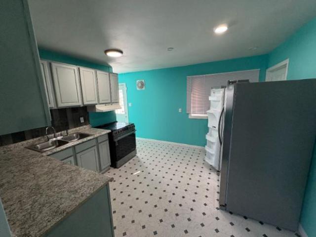 4 Br, 1 bath, Single Family 102 Melvin Dr