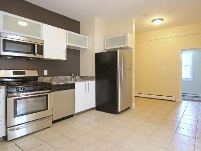 4 Br, 1 bath, Single Family 114 Everett