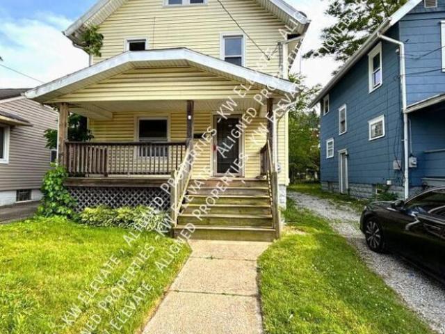 4 Br, 1 bath, Single Family 134 E Mildred Ave