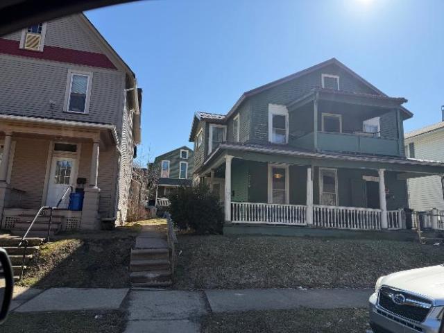 4 Br, 1 bath, Single Family 203 1/2 W Front St