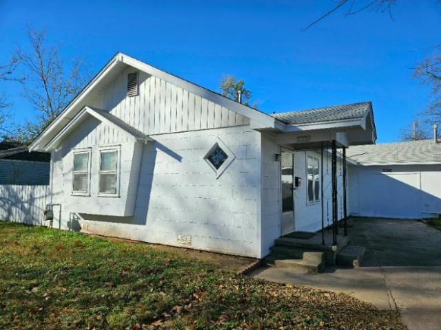 4 Br, 1 bath, Single Family 2320 S Olympia Ave