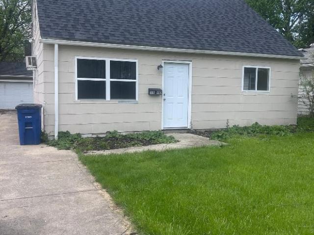 4 Br, 1 bath, Single Family 3890 E 143rd St