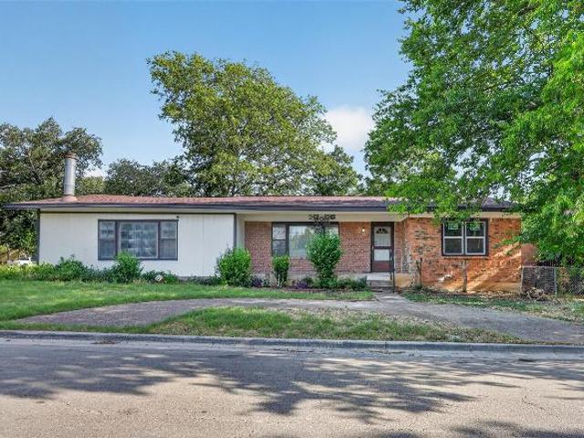 4 Br, 1 bath, Single Family 4400 Hodgkins Rd