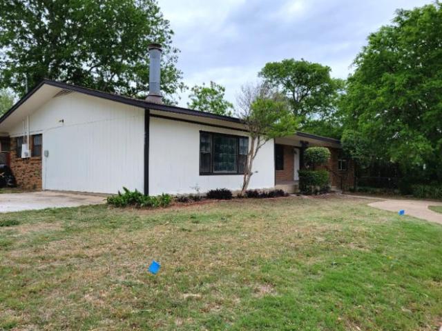 4 Br, 1 bath, Single Family 4400 Hodgkins Rd