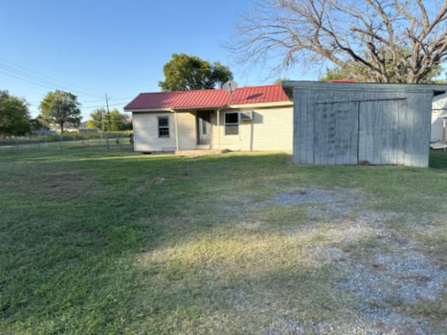 4 Br, 1 bath, Single Family 409 W Seneca Ave
