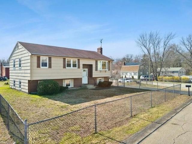 4 Br, 1 bath, Single Family 59 Pomona Dr