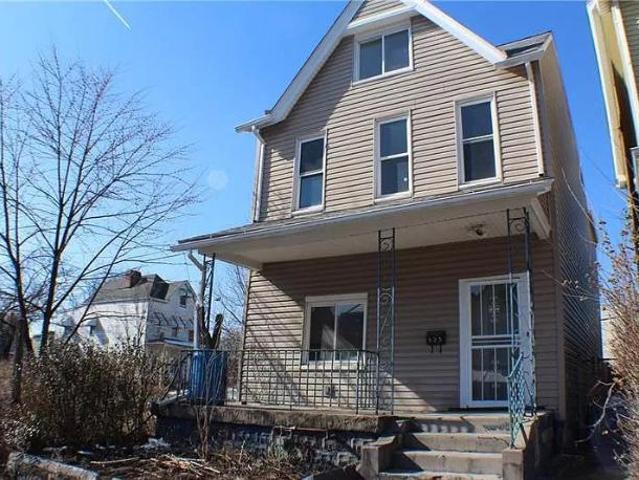 4 Br, 1 bath, Single Family 523 Lowell St