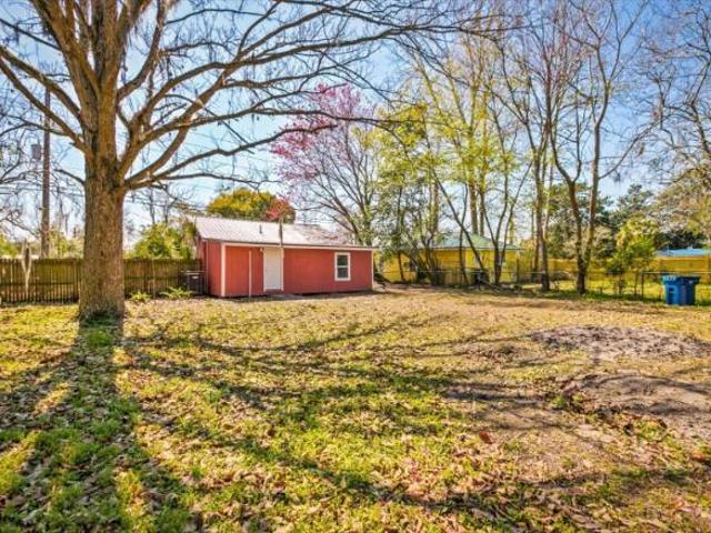 4 Br, 1 bath, Single Family 525 New Berlin Rd