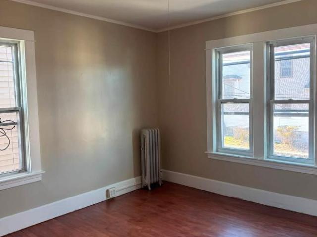 4 Br, 1 bath, Single Family 52 Maverick St