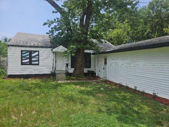 4 Br, 1 bath, Single Family 6940 E 5th St