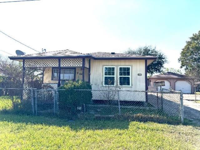 4 Br, 1 bath, Single Family 605 Mission Gregory Trxas