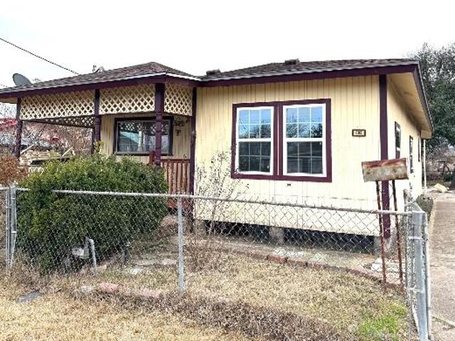 4 Br, 1 bath, Single Family 605 Mission St