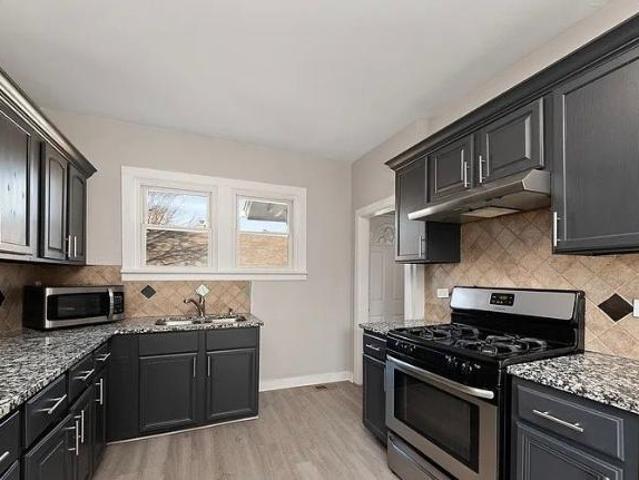 4 Br, 1 bath, Single Family 742 E Downer Pl