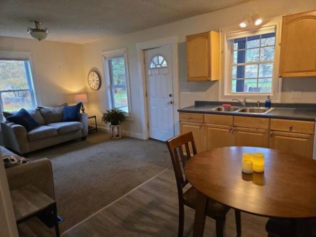 4 Br, 1 bath, Single Family 8 Bates Street