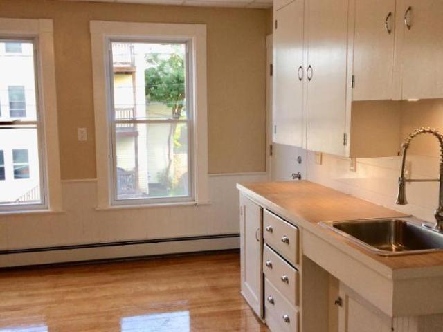 4 Br, 1 bath, Single Family 98 Walnut St