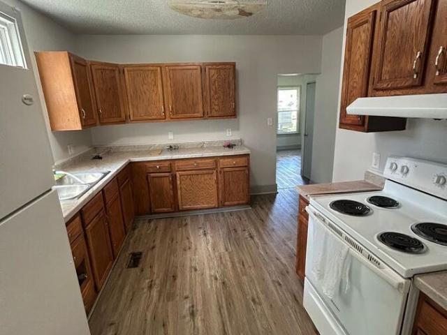 4 BR, 1 BA Apartment 1444 8th St, Des Moines, IA 50314