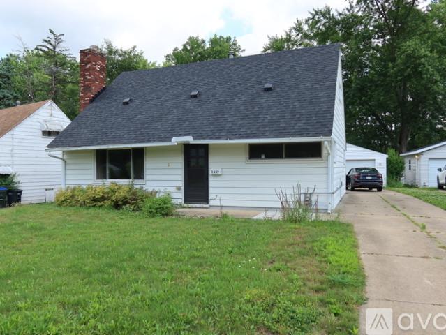 4 BR, 1 BA Apartment 1637 Hanover Street, Cuyahoga Falls, OH 44221