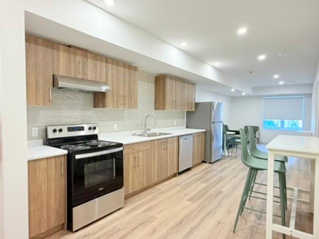 4 BR, 1 BA Apartment 185 Randolph Ave, Windsor, ON N9B 2T4