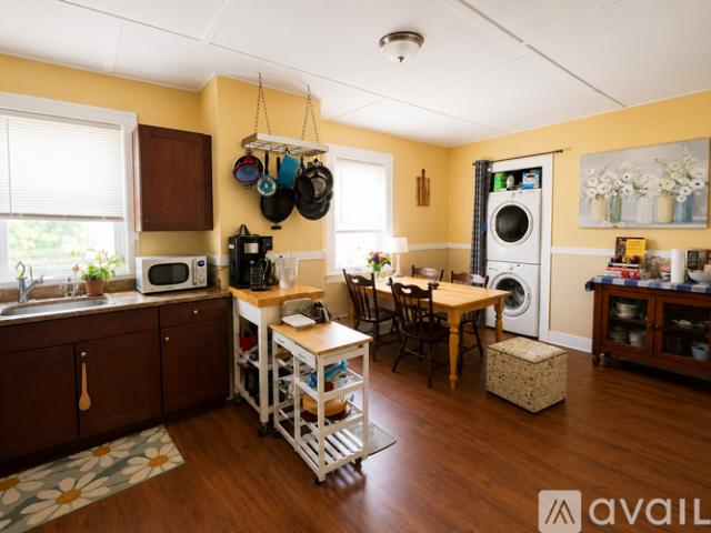 4 BR, 1 BA Apartment 18 1st St, Unit 2, Quincy, MA 02169