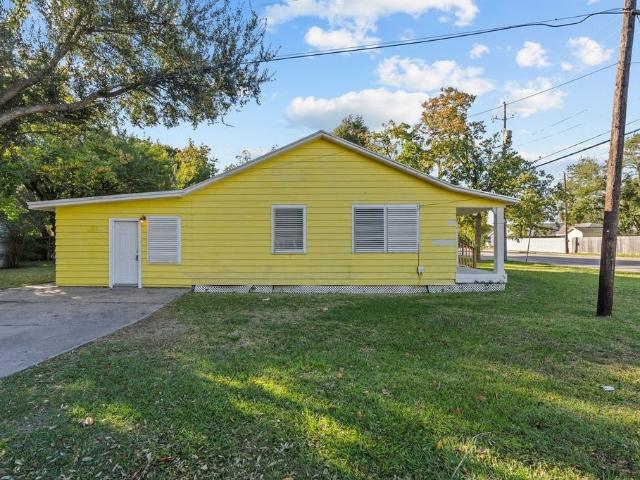 4 BR, 1 BA Apartment 1916 North Logan Street, Texas City, TX 77590