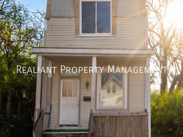 4 BR, 1.5 BA Apartment 1030 Considine Ave, Cincinnati, OH 45205