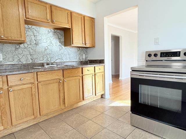 4 BR, 1 BA Apartment 106 Shepherd St E, Windsor, ON N8X 2K3