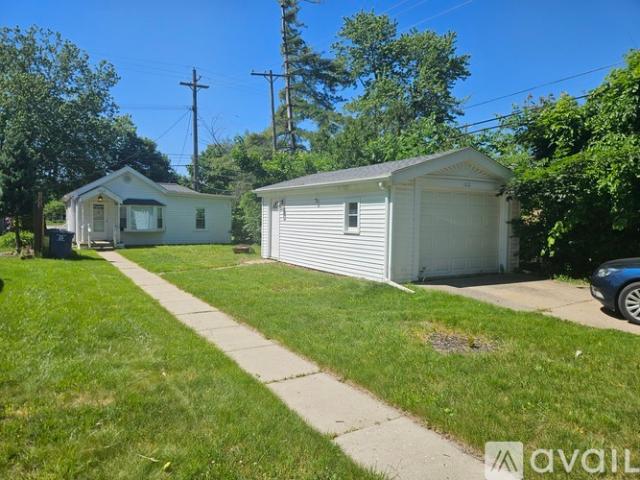 4 BR, 1 BA Apartment 1112 Henry St, Ann Arbor, MI 48104