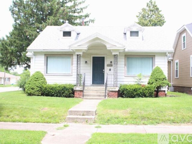 4 BR, 1 BA Apartment 1224 W Rex St, Muncie, IN 47303