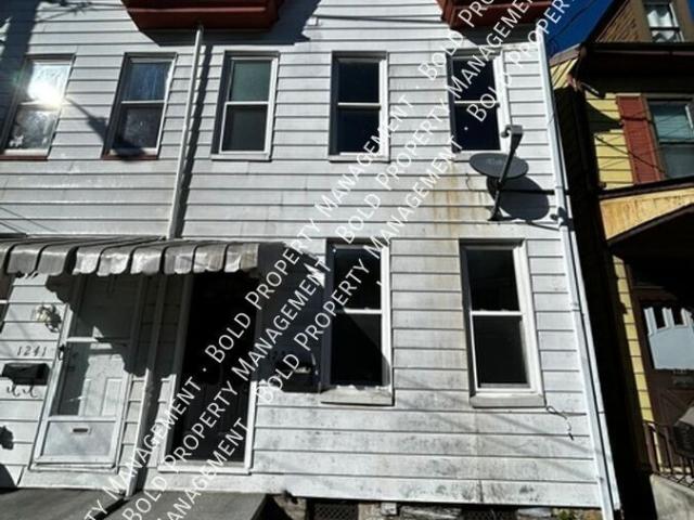 4 BR, 1 BA Apartment 1239 Willow St Lebanon, PA 17046
