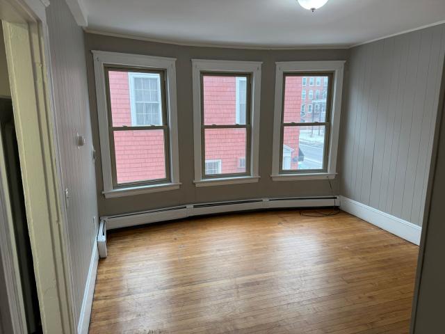 4 BR, 1 BA Apartment 135 Lafayette Sq, Haverhill, MA 01832