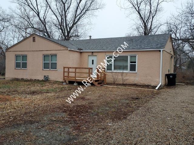 4 BR, 1 BA Apartment 2430 SE Minnesota Ave, Topeka, KS 66605