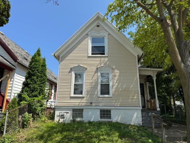4 BR, 1 BA Apartment 2564 N 15th St, Milwaukee, WI 53206